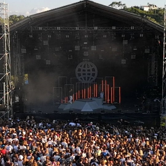 ON STAGE, megascènes avec couvertures